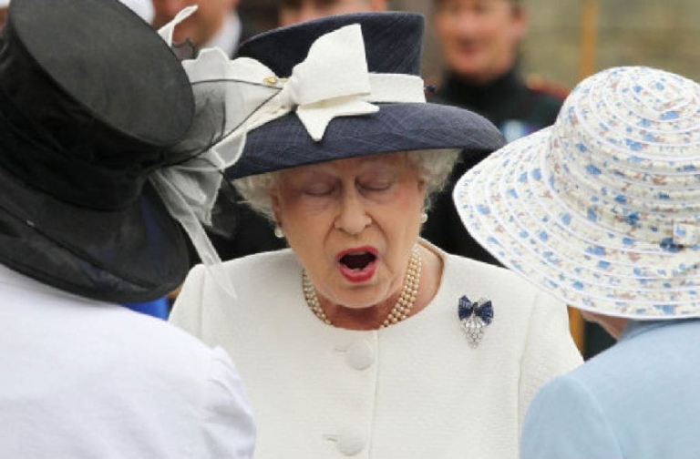 Lustige Fotos der britischen Königin Elizabeth II